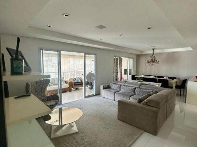 Apartamento com 4 quartos sendo 2 suítes, varanda gourmet, 3 vagas à venda, 180 m² por R$ 2.675.000