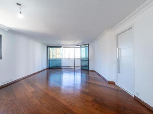 Apartamento com 4 quartos sendo 3 suítes á venda no Campo Belo, São Paulo