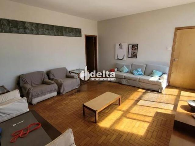 Apartamento com 4 quartos sendo 3 suítes disponível para venda no bairro Centro em Uberlândia MG