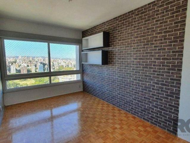 Apartamento com 4 quartos, vaga de garagem, no bairro Moinhos de Vento, Poa/RS