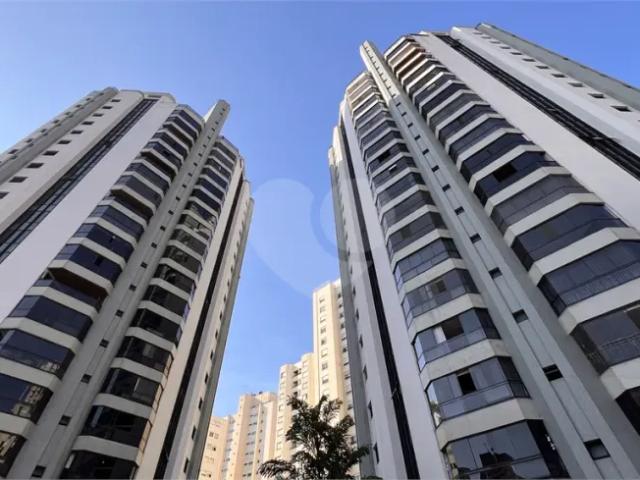Apartamento à venda com 4 quartos, sendo 1 suíte, no condomínio Joaquim Tavora, São Paulo SP