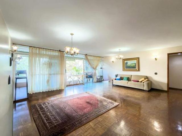 APARTAMENTO COM 4 QUARTOS 1 SUÍTE E VISTA LIVRE À VENDA NA SQN 304!