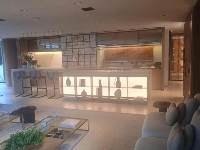Apartamento com 4 quartos, 355 m² à venda em Itaim Bibi
