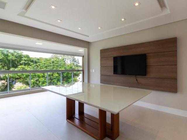 Apartamento com 4 quartos, 5 banheiros e 3 vagas à Venda por R$ 2.390,000
