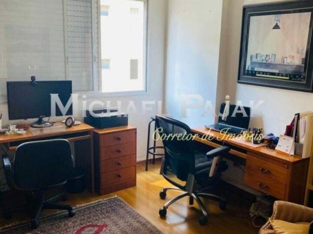 Apartamento com 4 Quartos
