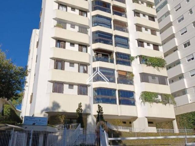 Apartamento com 4 quartos, 96 m²
