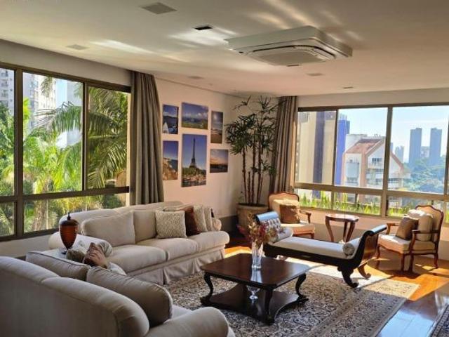 Apartamento com 4 suítes 4 vagas a venda no Morumbi