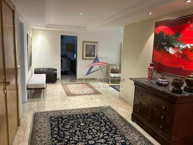 Apartamento com 4 suítes 4 vagas a venda no Panamby
