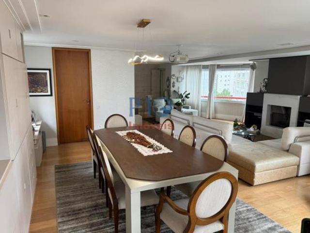Apartamento com 4 suítes 4 vagas a venda no Panamby