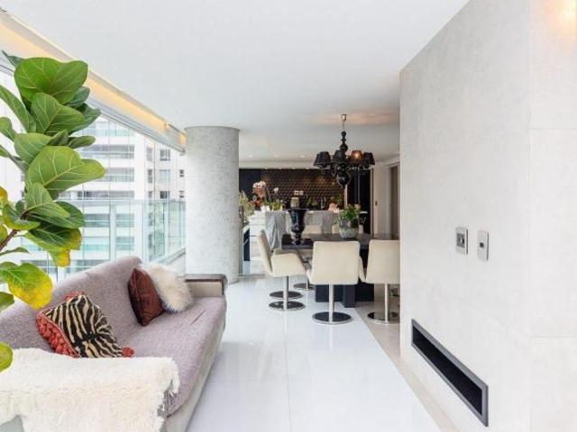 Apartamento com 4 suites 4 vagas a venda em Moema