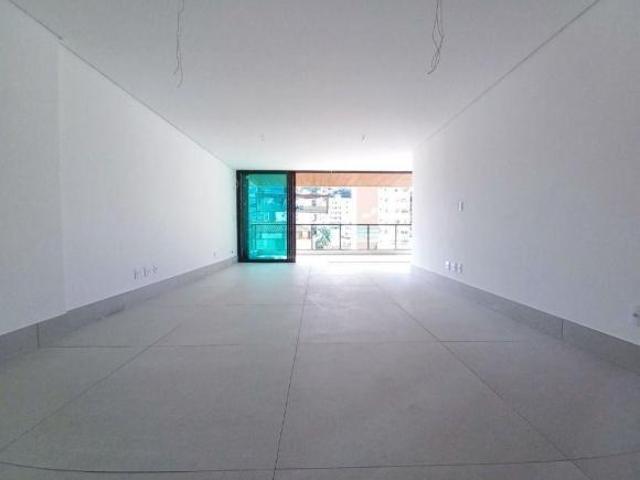 Apartamento com 4 suítes com amplo living, varanda gourmet e 3 vagas à venda, 19
