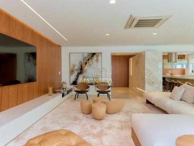 Apartamento com 4 suítes à venda no Água Verde
