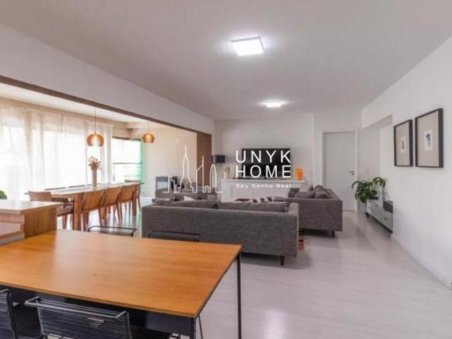 Apartamento com 4 suítes à venda ou locação em Perdizes