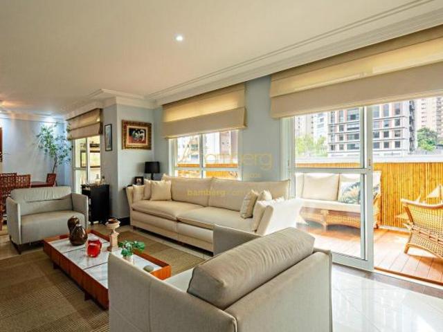 Apartamento com 4 Suítes e 4 Vagas no Panamby