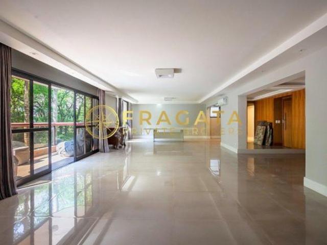 Apartamento com 4 suítes e 4 vagas em condomínio Clube no Jardim Europa