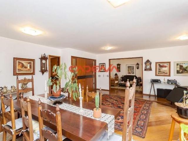 Apartamento com 4 suítes e 2 vagas à venda no Água Verde