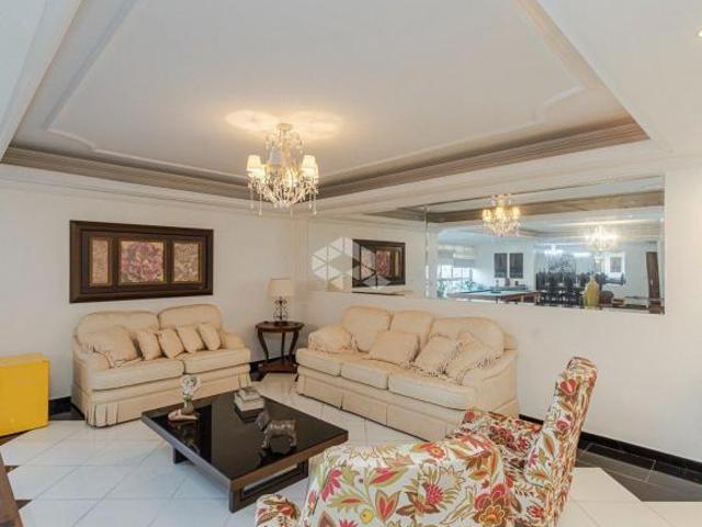 Apartamento com 4 suites e 3 vagas de garagem no Bom Fim