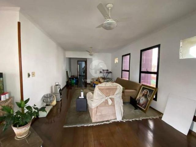 Apartamento com 4 suítes e três vagas demarcadas a três quadras da praia no Boqueirão