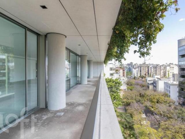 Apartamento com 4 suítes no Moinhos de Vento