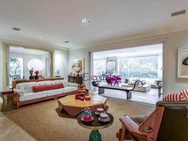 Apartamento com 4 suítes, sendo a máster com closet e banheiro Sr. &amp  Sra. À venda, 393 m², com v