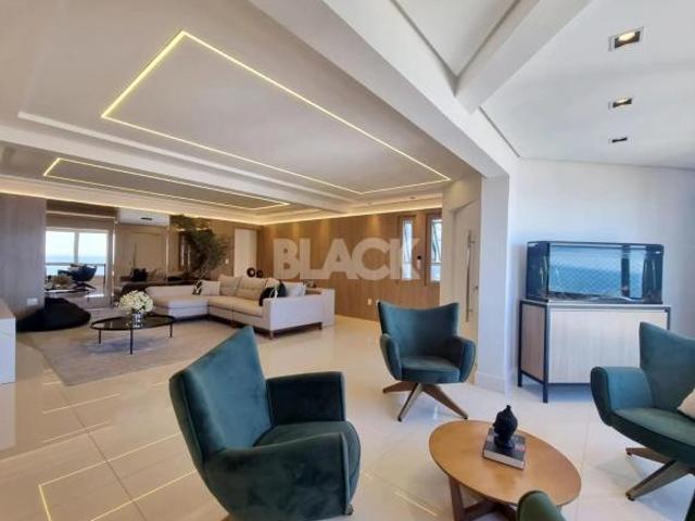 Apartamento com 4 suítes porteira fechada na Praia Grande em Torres RS