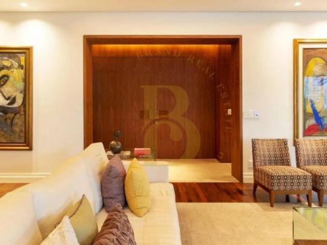 Apartamento com 500 m², 3 quartos sendo 3 suítes à venda no bairro Itaim Bibi