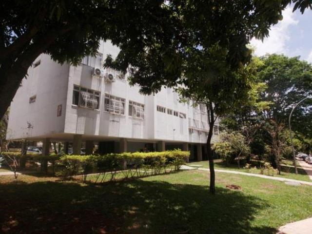 Apartamento com 52 m² e 2 quartos na 407, Asa Norte PRÉDIO COM ELEVADOR!
