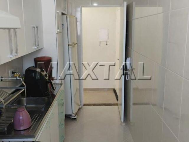 Apartamento com 57m² com 2 dormitórios, 1 sala, banheiro e 1 vaga de garagem coberta