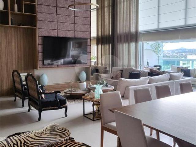 Apartamento com 5 quartos à venda em Alphaville Empresarial SP