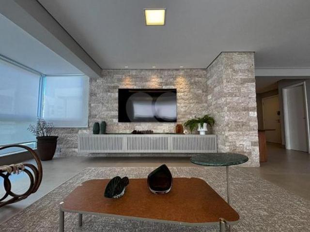 Apartamento com 5 quartos à venda em Riviera SP