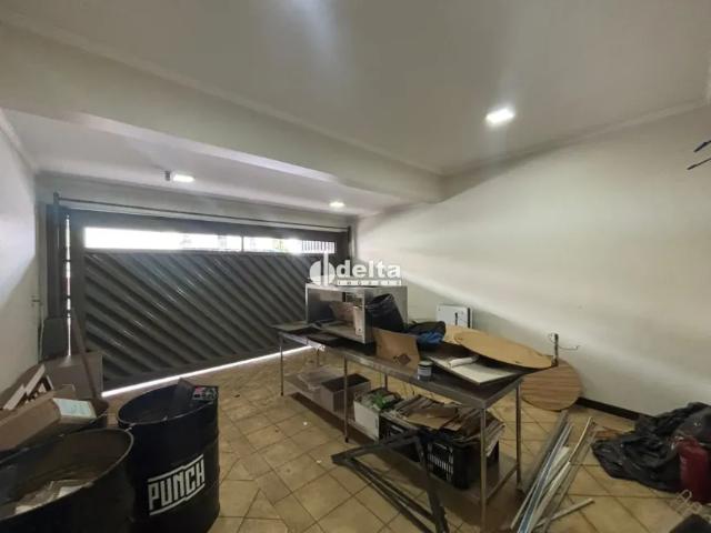 Apartamento com 5 quartos sendo 3 suítes disponível para venda no bairro Santa Monica em Uberlândia