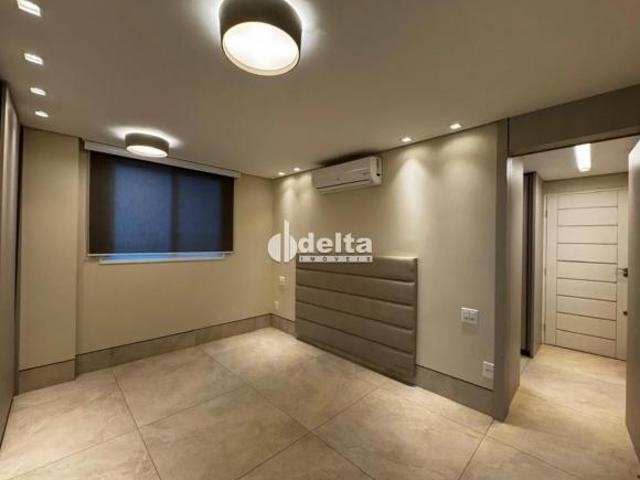 Apartamento com 5 suítes disponível para venda no bairro Martins em Uberlândia MG