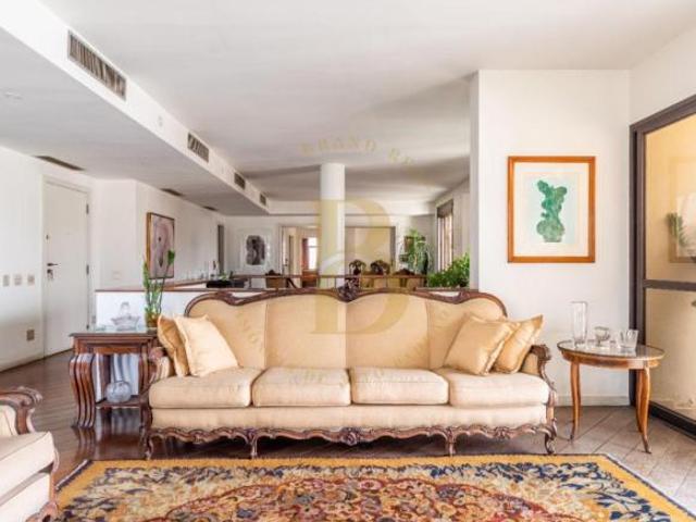 Apartamento com 615 m² à venda, com 5 suítes e 8 vagas no bairro Itaim Bibi