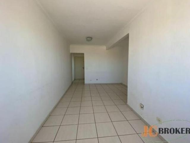 Apartamento com 65m², 3 dormitórios com armários, 2 vagas