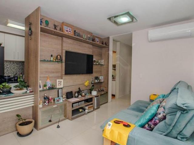 Apartamento com 67m², 3 dormitórios com vaga de garagem no bairro Morro Santana