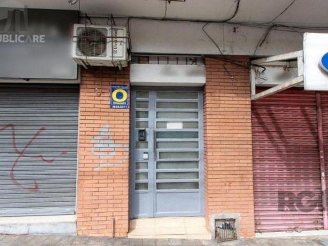 Apartamento com 70m² de área privativa, possui 3 dormitórios, sala para 2 ambien