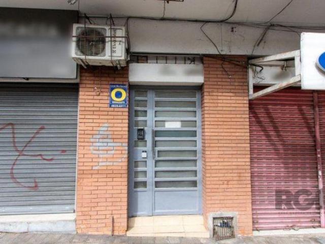 Apartamento com 70m² de área privativa, possui 3 dormitórios, sala para 2 ambientes, banheiro social