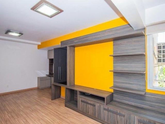 Apartamento com 70m², 2 dormitórios, 1 suíte, 1 vaga no bairro Higienópolis em Porto Alegre