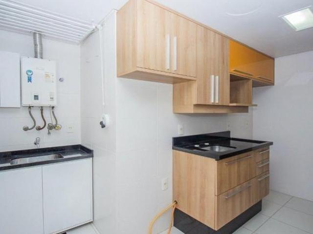 Apartamento com 70m², 2 dormitórios, 1 suíte, 1 vaga no bairro Higienópolis em Porto Alegre
