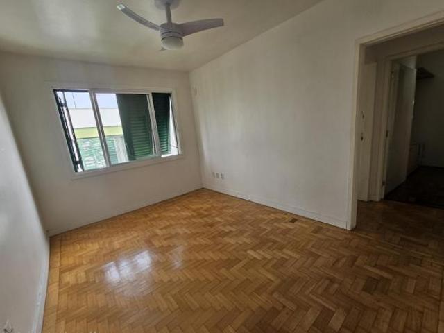 Apartamento com 73,00m² privativos reformado 2 dormitórios dependência de empreg