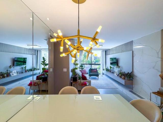 Apartamento com 73m² e 2 dormitórios, 1 suíte, 2 vagas no bairro Petrópolis