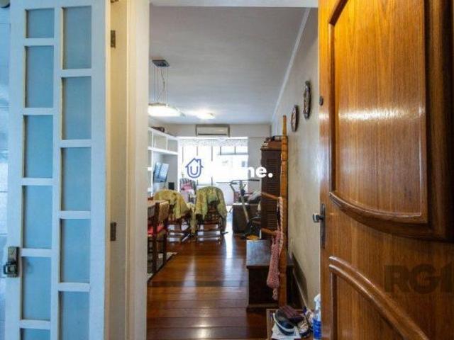 Apartamento com 73m², 2 dormitórios, área de serviço separada, living 2 ambien