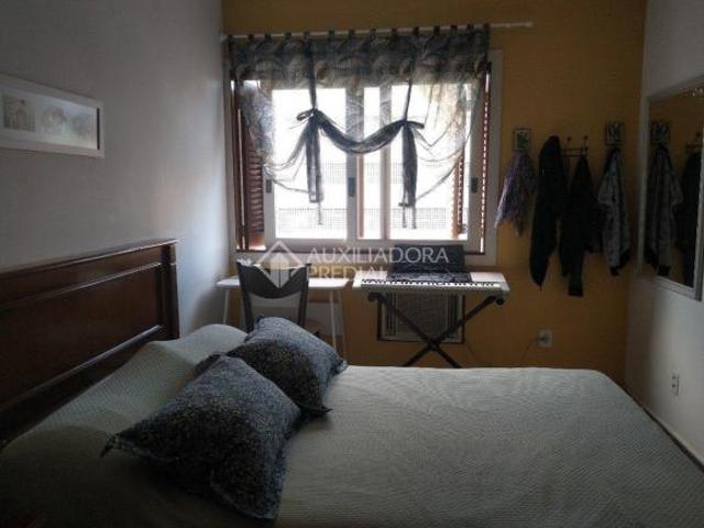 APARTAMENTO COM 77m² E VAGA DE GARAGEM NO MENINO DEUS