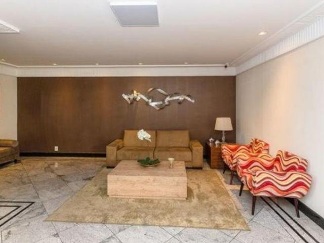 Apartamento com 90 m² de área útil, 2 vagas de garagem, amplo living, 3 dormitórios sendo 1 suíte