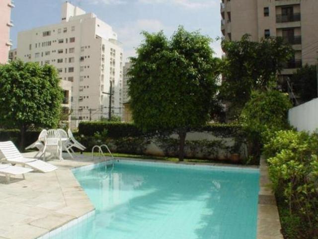 Apartamento com 90 m² de área útil, 2 vagas de garagem, amplo living, 3 dormitórios sendo 1 suíte