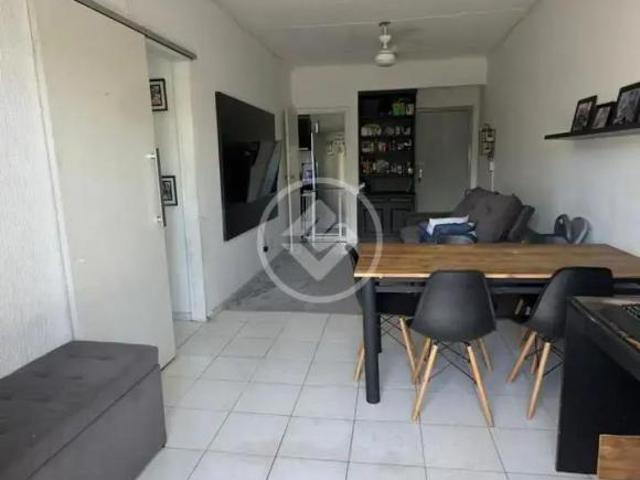 Apartamento com 90m2, 3 quartos, ampla sala