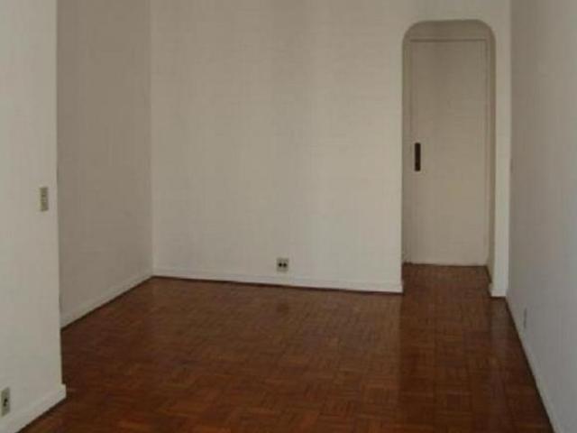 Apartamento com 90m² de área útil, 2 vagas, sala, varanda, 2 dormitórios sendo 1 suíte