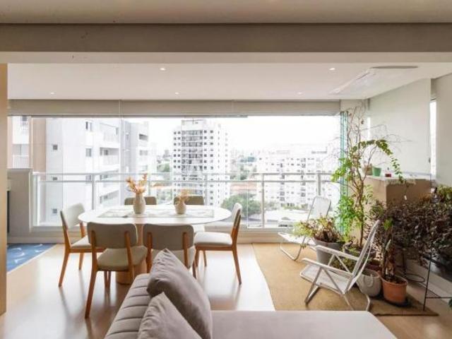 Apartamento com 93 m², 2 quartos sendo 1 suíte à venda no bairro Alto da Lapa