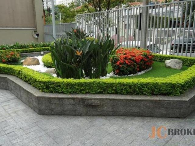 Apartamento com 94 m² de área útil, living, 2 dormitórios sendo 1 suíte, 1 vaga