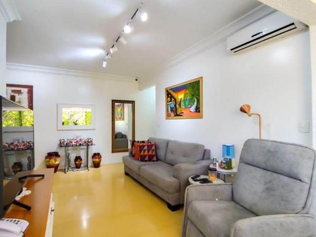 Apartamento com 94m², 3 dormitórios sendo 1 suíte, vaga de garagem escriturada